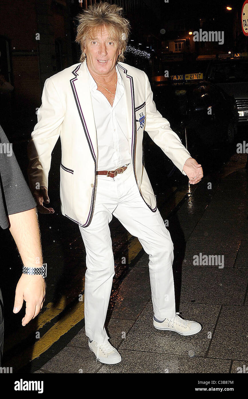 Rod Stewart arriving back at his hotel, wearing an all white ensemble ...