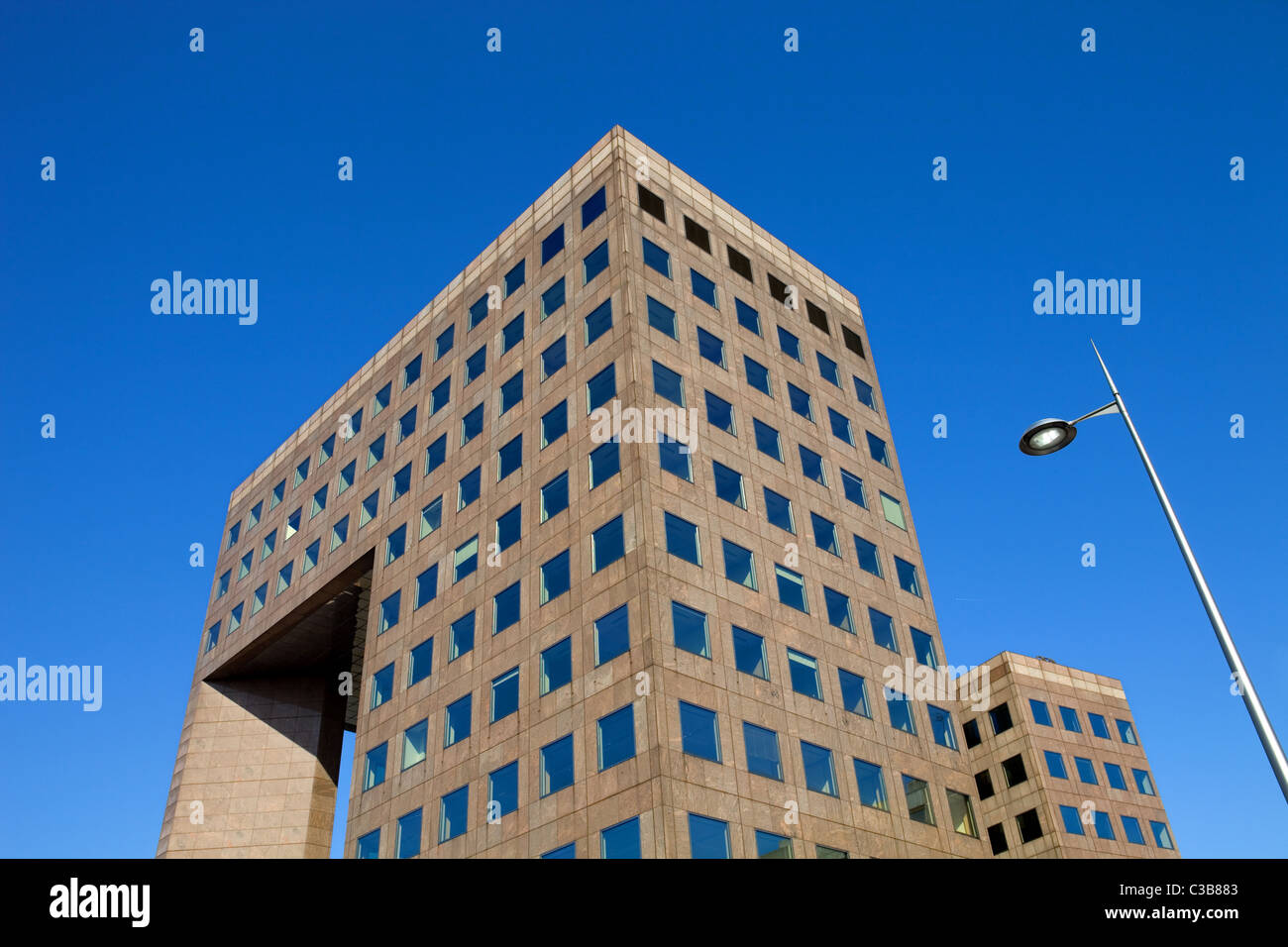 modern tall office building in london Stock Photo - Alamy