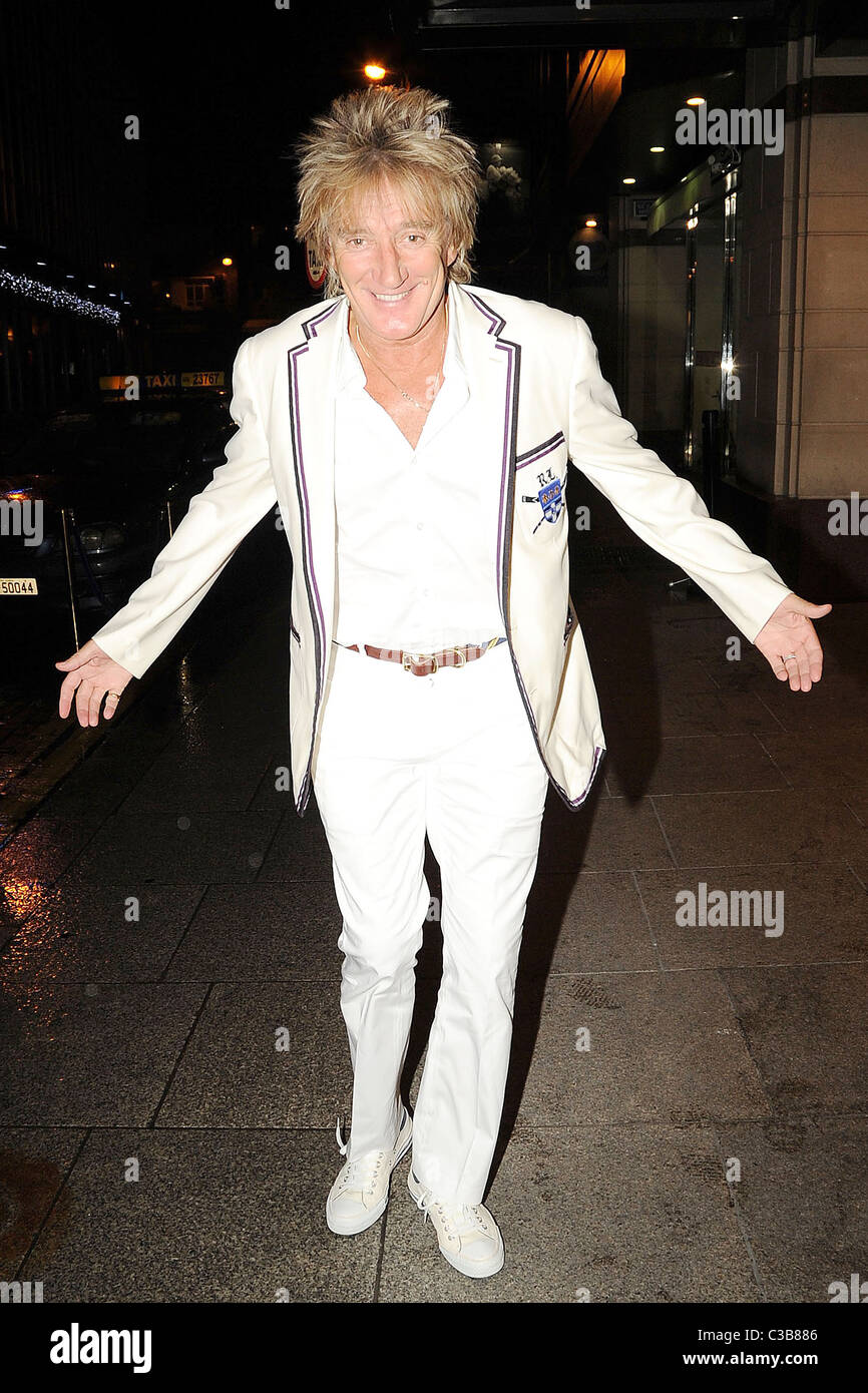 Rod Stewart arriving back at his hotel, wearing an all white ensemble ...
