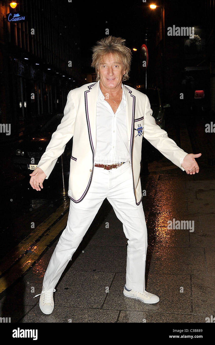Rod Stewart arriving back at his hotel, wearing an all white ensemble ...