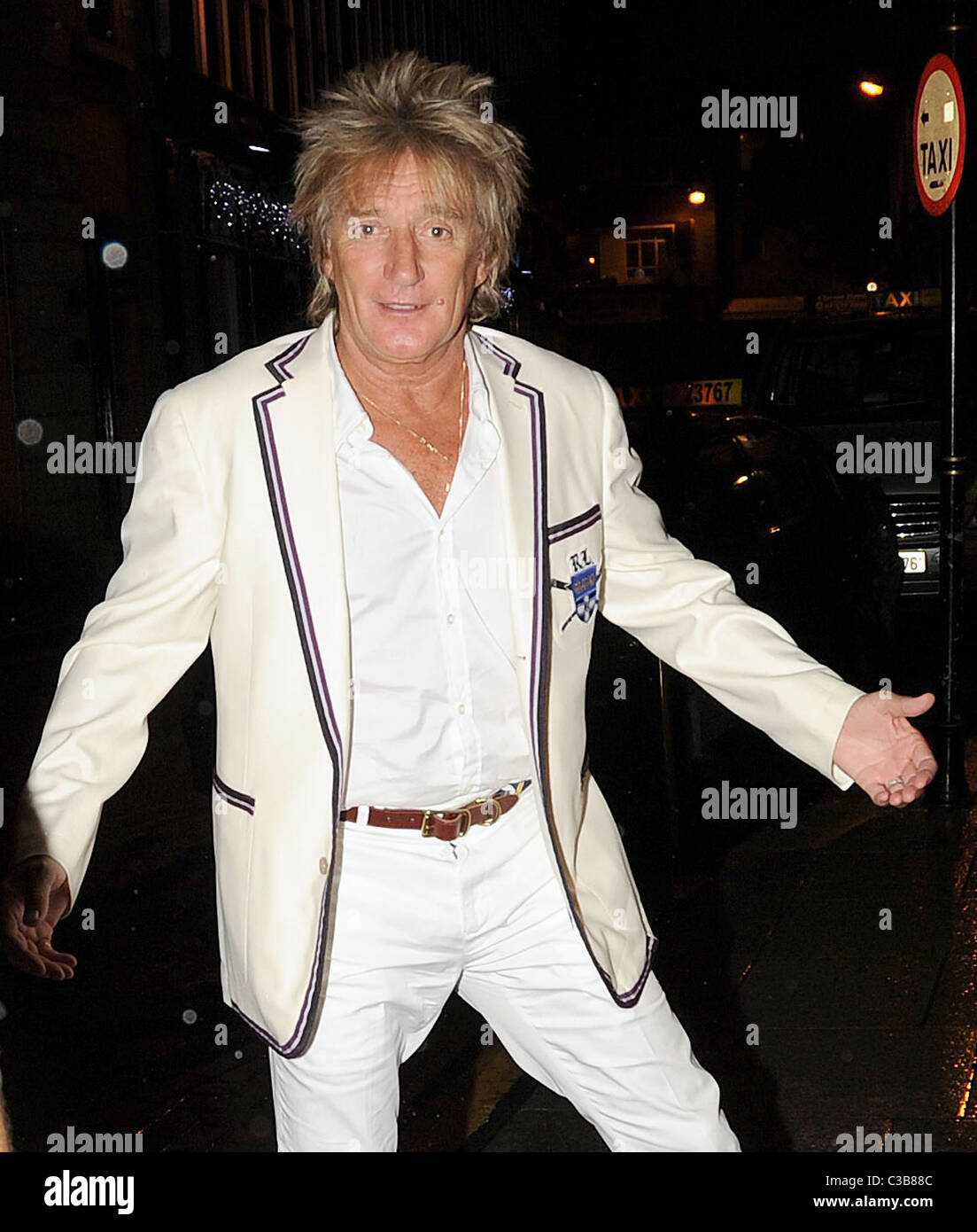 Rod Stewart arriving back at his hotel, wearing an all white ensemble ...
