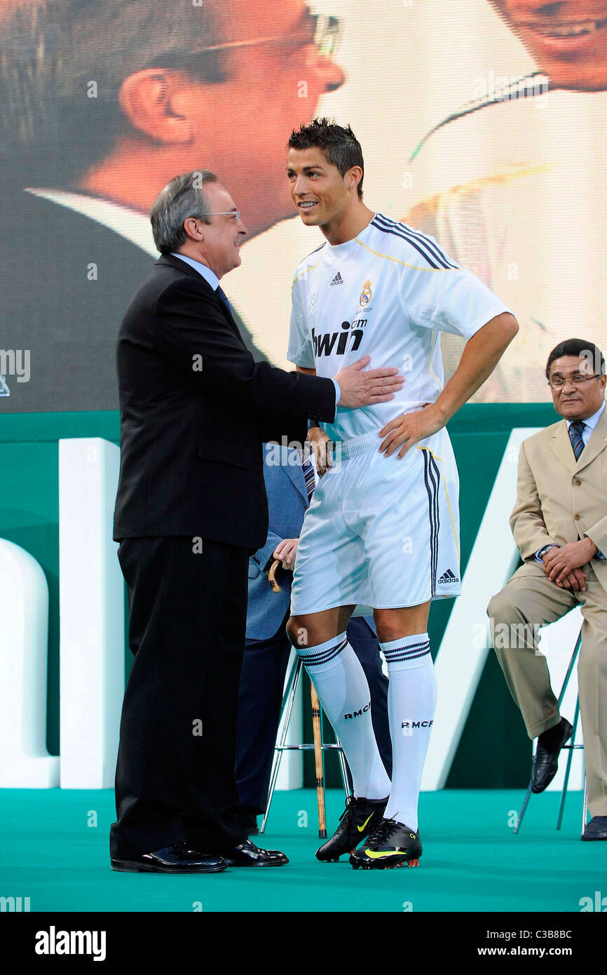 Cristiano Ronaldo is presented as Real Madrid new player number 9 in ...