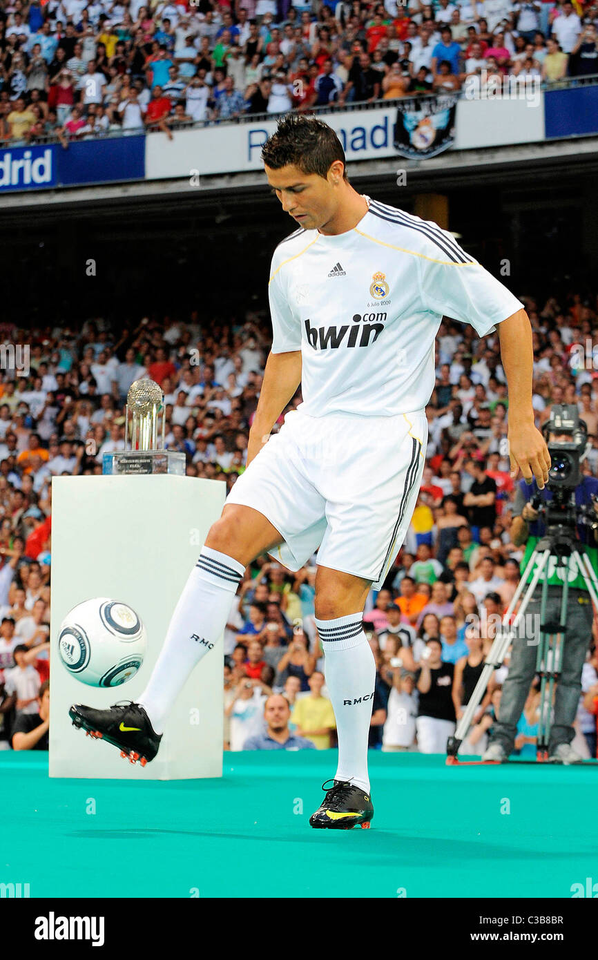 Cristiano Ronaldo is presented as Real Madrid new player number 9 in ...