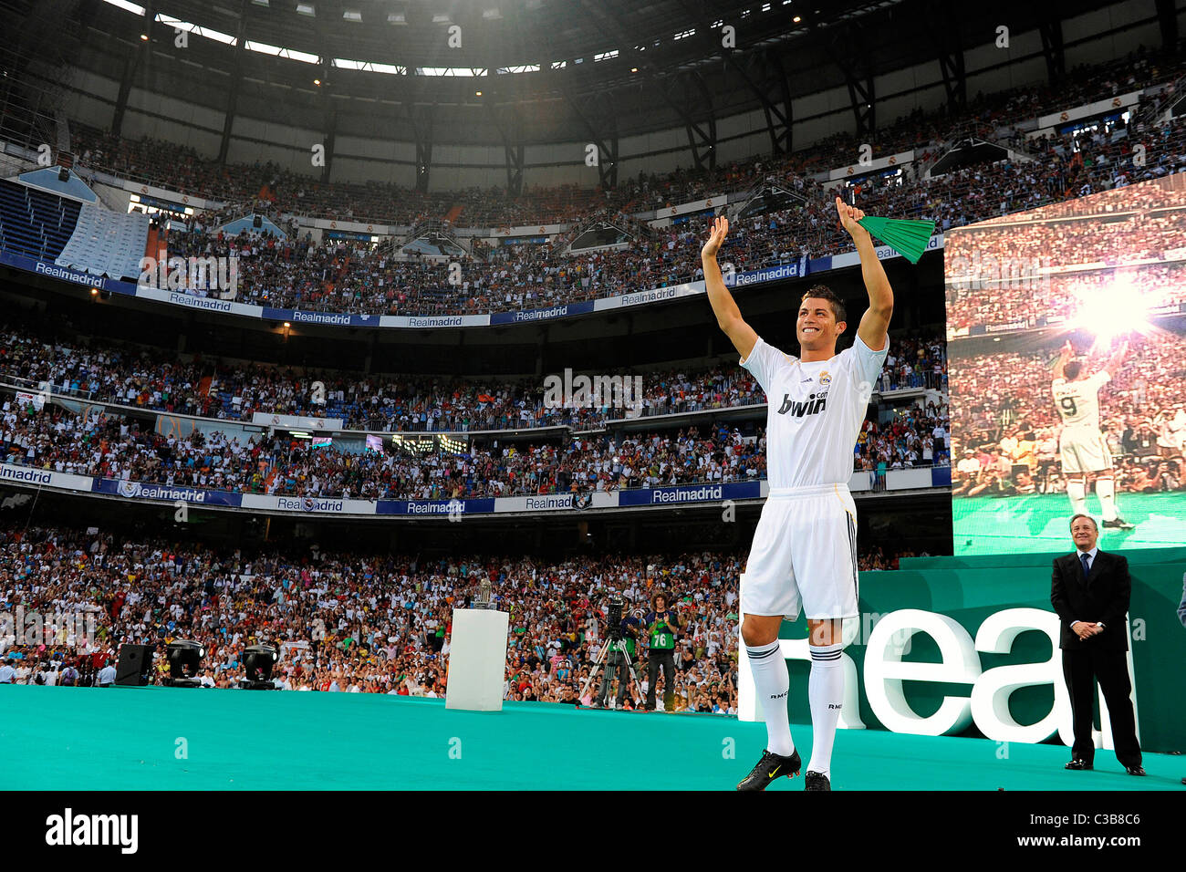 Cristiano Ronaldo is presented as Real Madrid new player number 9 in ...