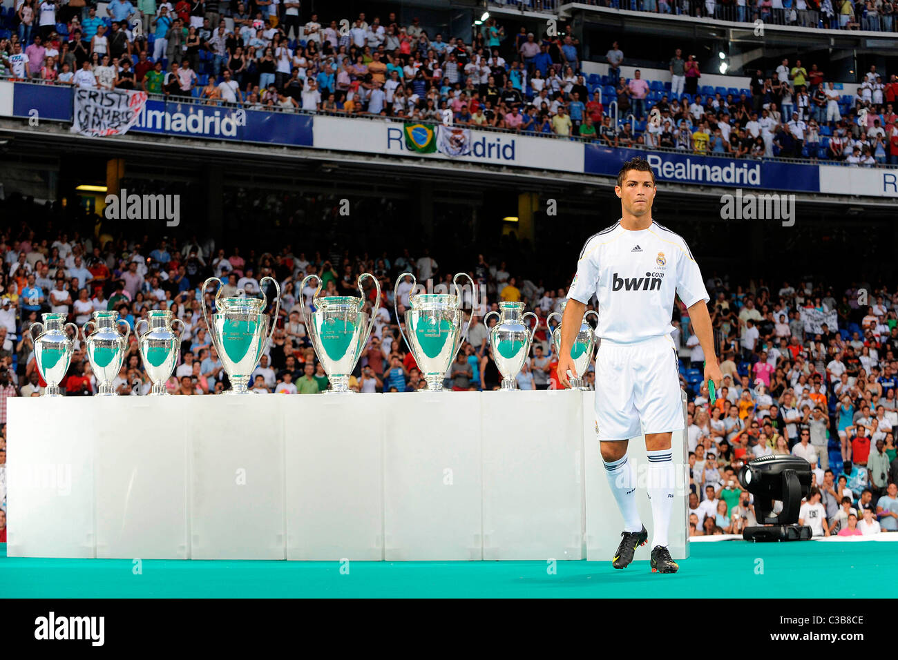 Cristiano Ronaldo is presented as Real Madrid new player number 9 in ...