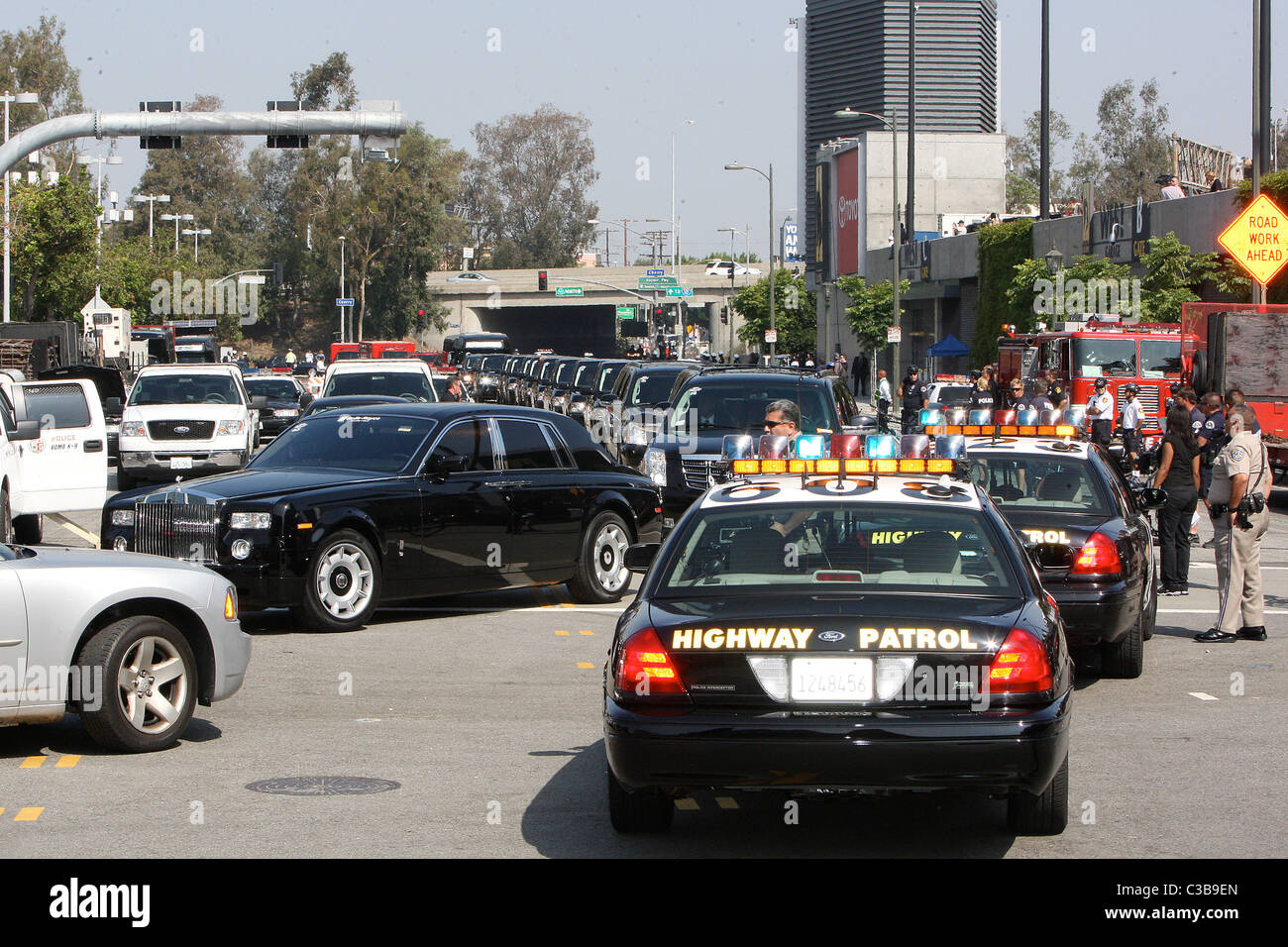 Family and friends arrive at the Staples Center The memorial service ...