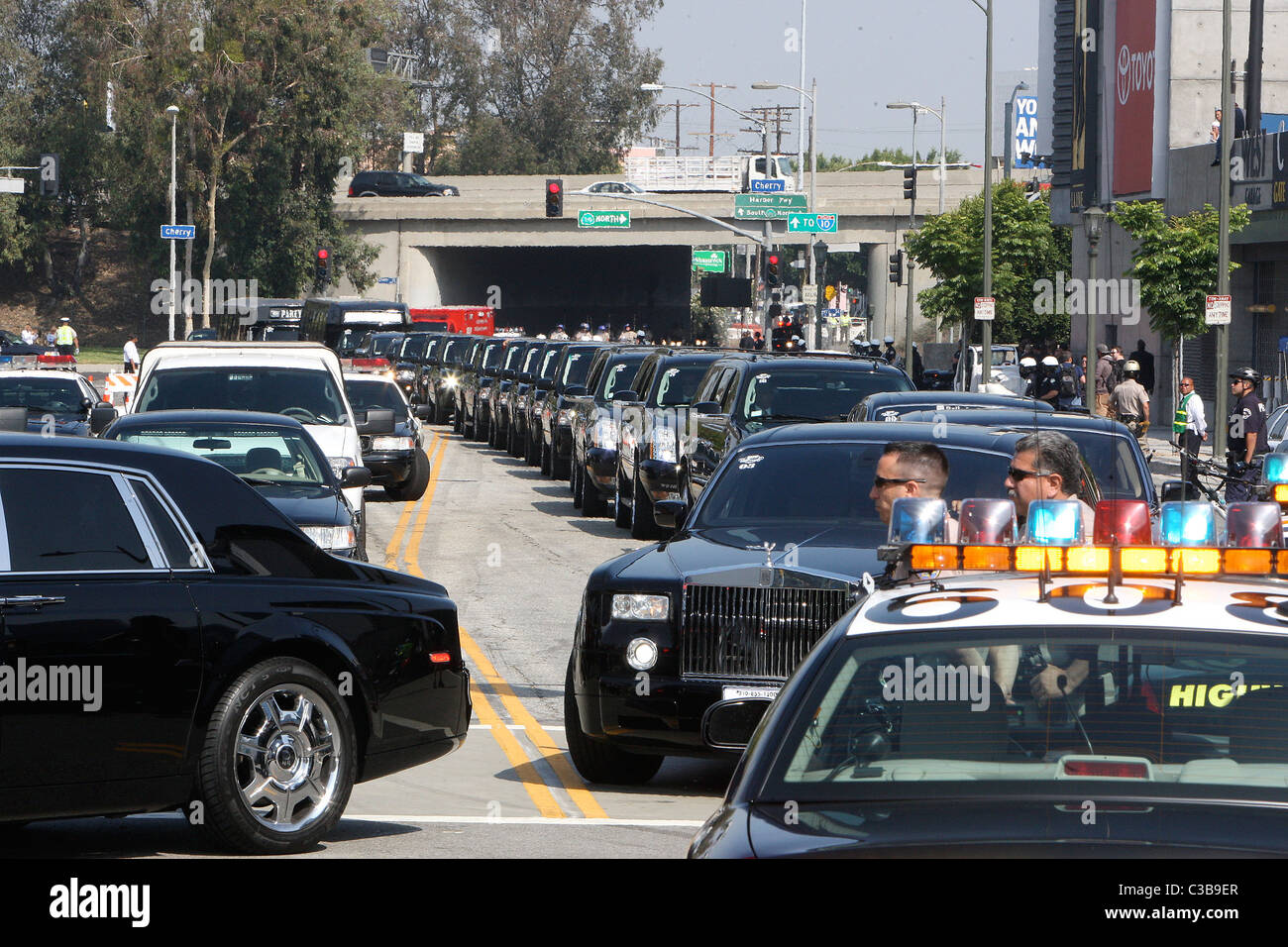 Family and friends arrive at the Staples Center The memorial service ...