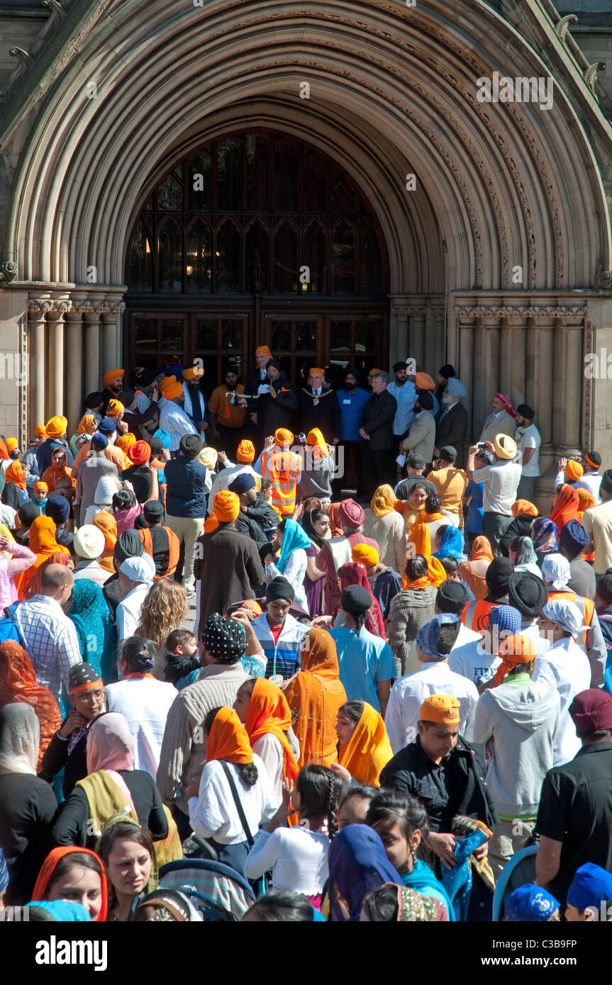Crowds gather to celebrate the Sikh festival of Vaisakhi (New Year) at ...