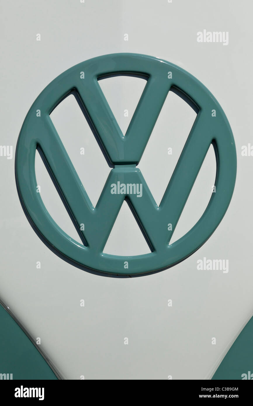Vw logo hi-res stock photography and images - Alamy