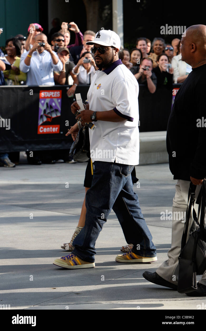 Ice Cube Celebrities arrive to watch the Los Angeles Lakers game ...