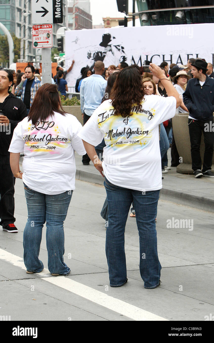 Atmosphere The memorial service for the King of Pop, Michael Jackson ...