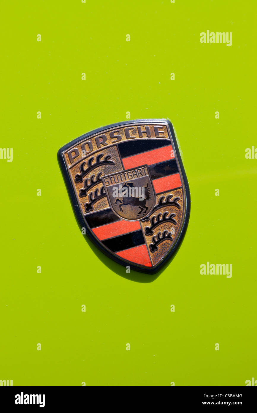 Porsche badge hi-res stock photography and images - Alamy
