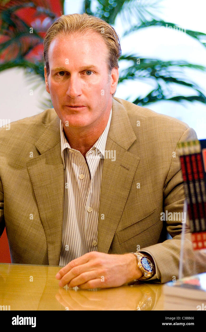 Steve Lyons former Major League Baseball player and a television ...