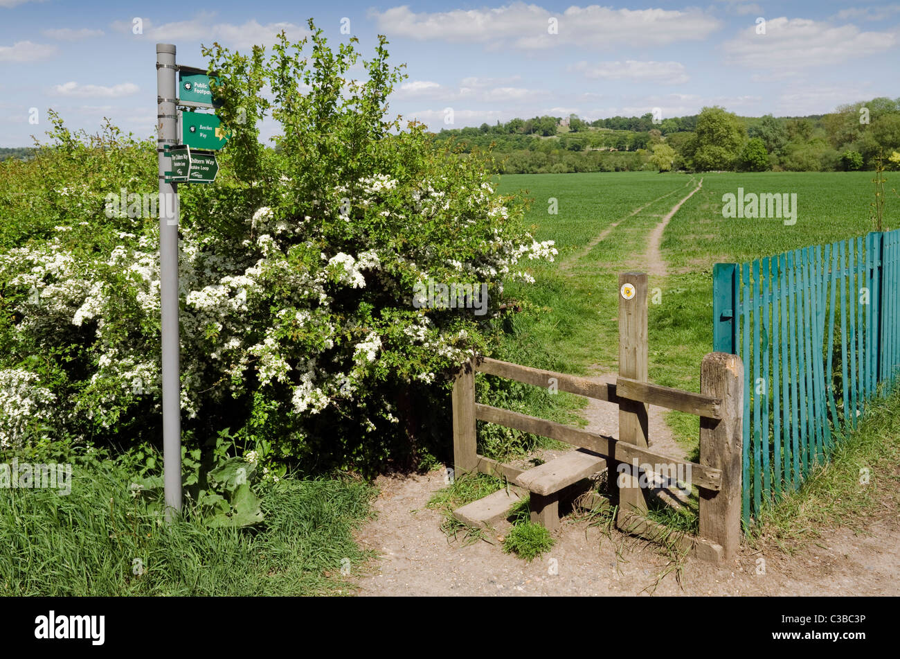 Footpath over a wooden country stile from Cookham bridge to Hedsor ...