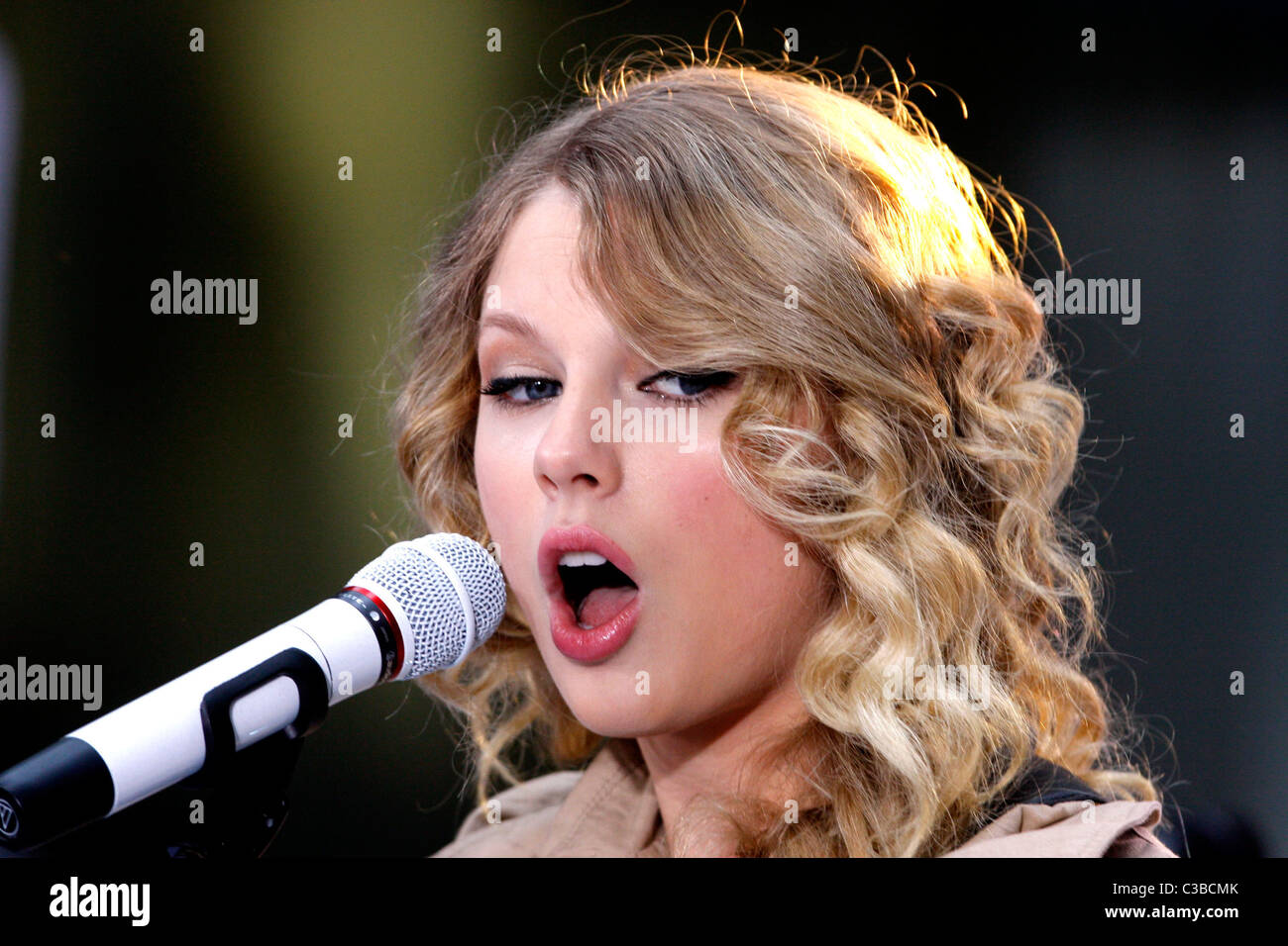 Taylor Swift performs on NBC's 'Today' show concert series at ...
