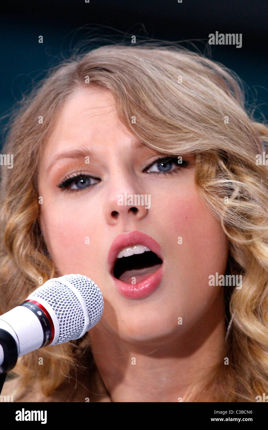 Taylor Swift performs on NBC's 'Today' show concert series at ...