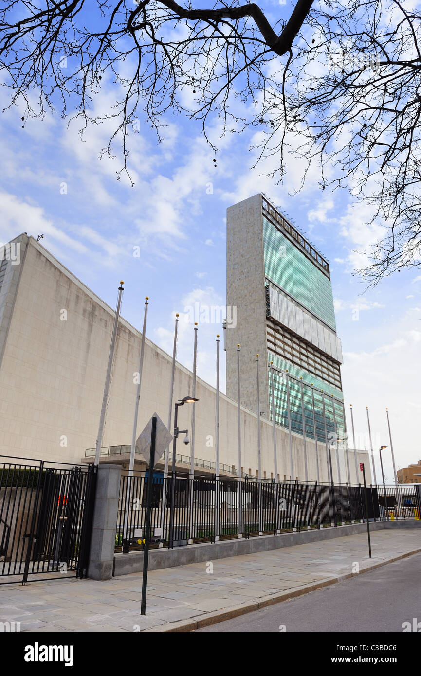 The United Nations complex was designed by a team of 11 architects led ...