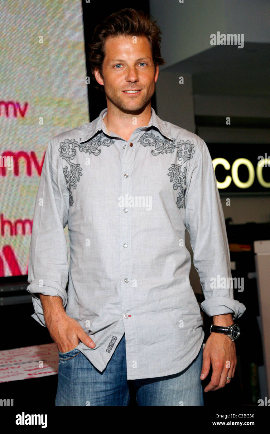 Jamie Bamber and Guests DVD Launch of final series of Battlestar ...