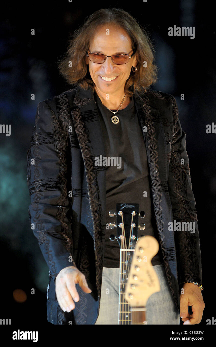 Richard Supa of the Aerosmith performs live at the Seminole Hard Rock ...