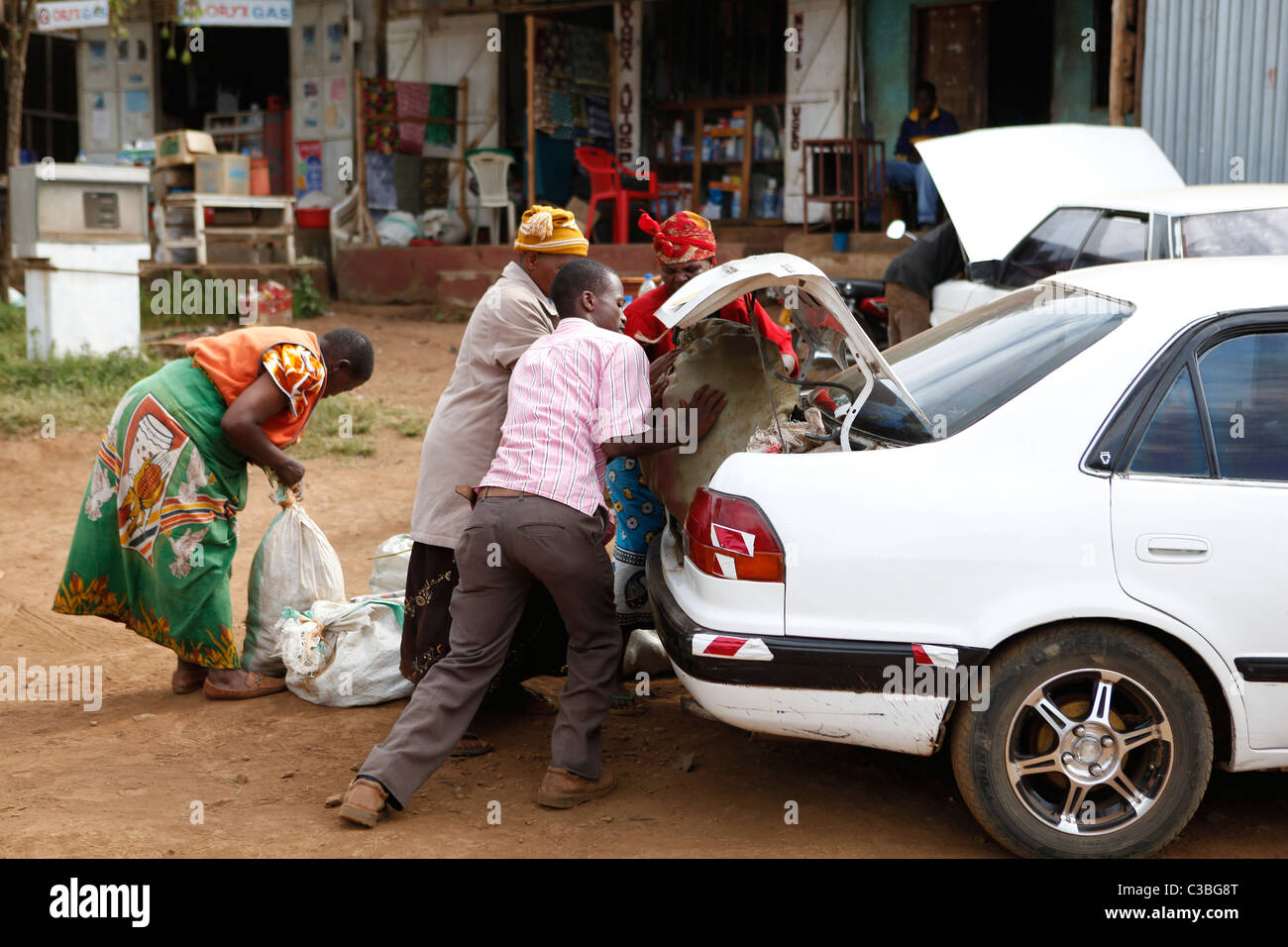 People loading the boot of a car in Marangu village, Tanzania, East ...