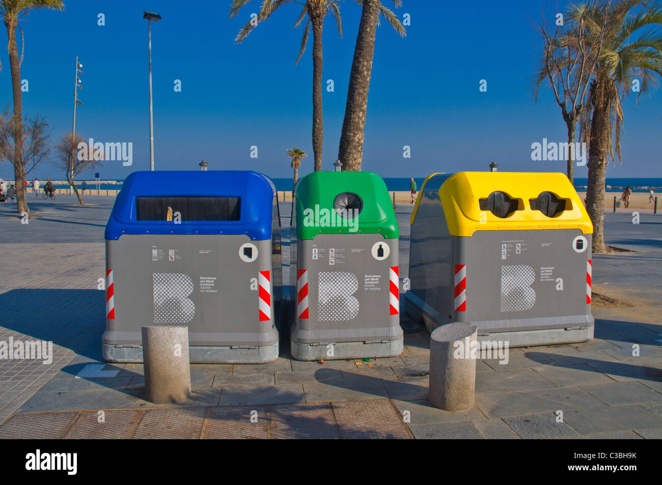 Barcelona spain recycling bin hi-res stock photography and images - Alamy