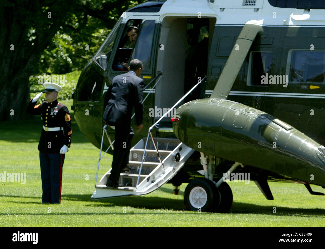 President Barack Obama leaves the Oval Office for Marine One en route ...