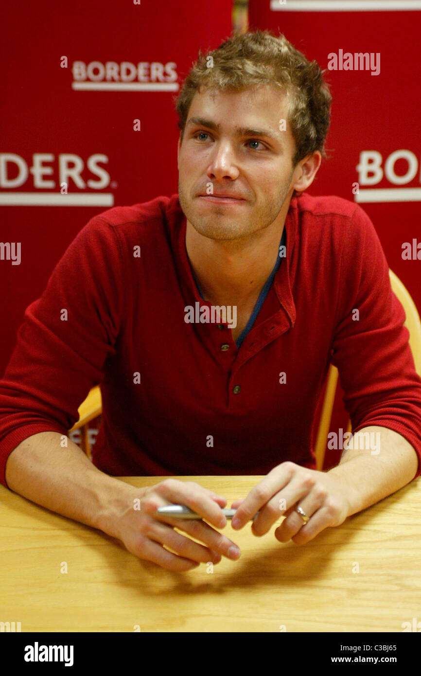 Jon McLaughlin signs copies of his new CD 'OK Now' at Borders ...