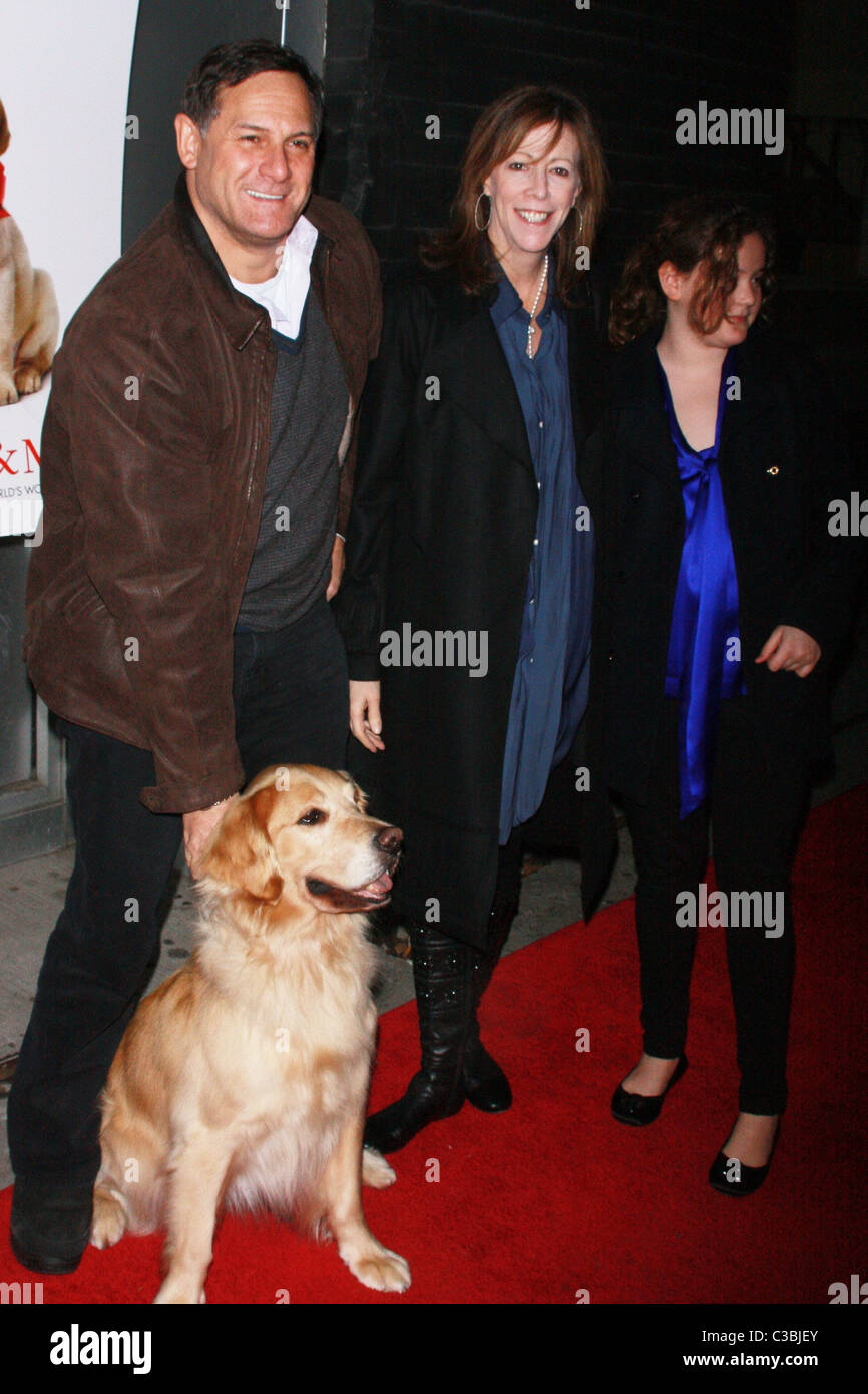 Craig Hatkoff,Jane Rosenthal and daughter Julianna with their dog New ...
