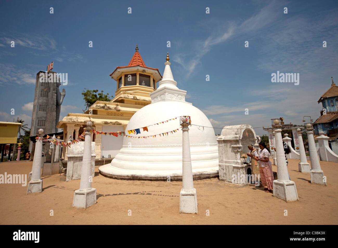 Devinuwara devalaya temple hi-res stock photography and images - Alamy