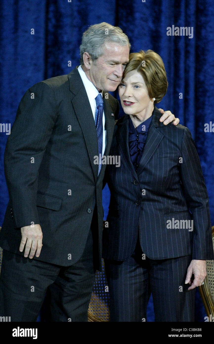 Laura bush first lady portrait hi-res stock photography and images - Alamy