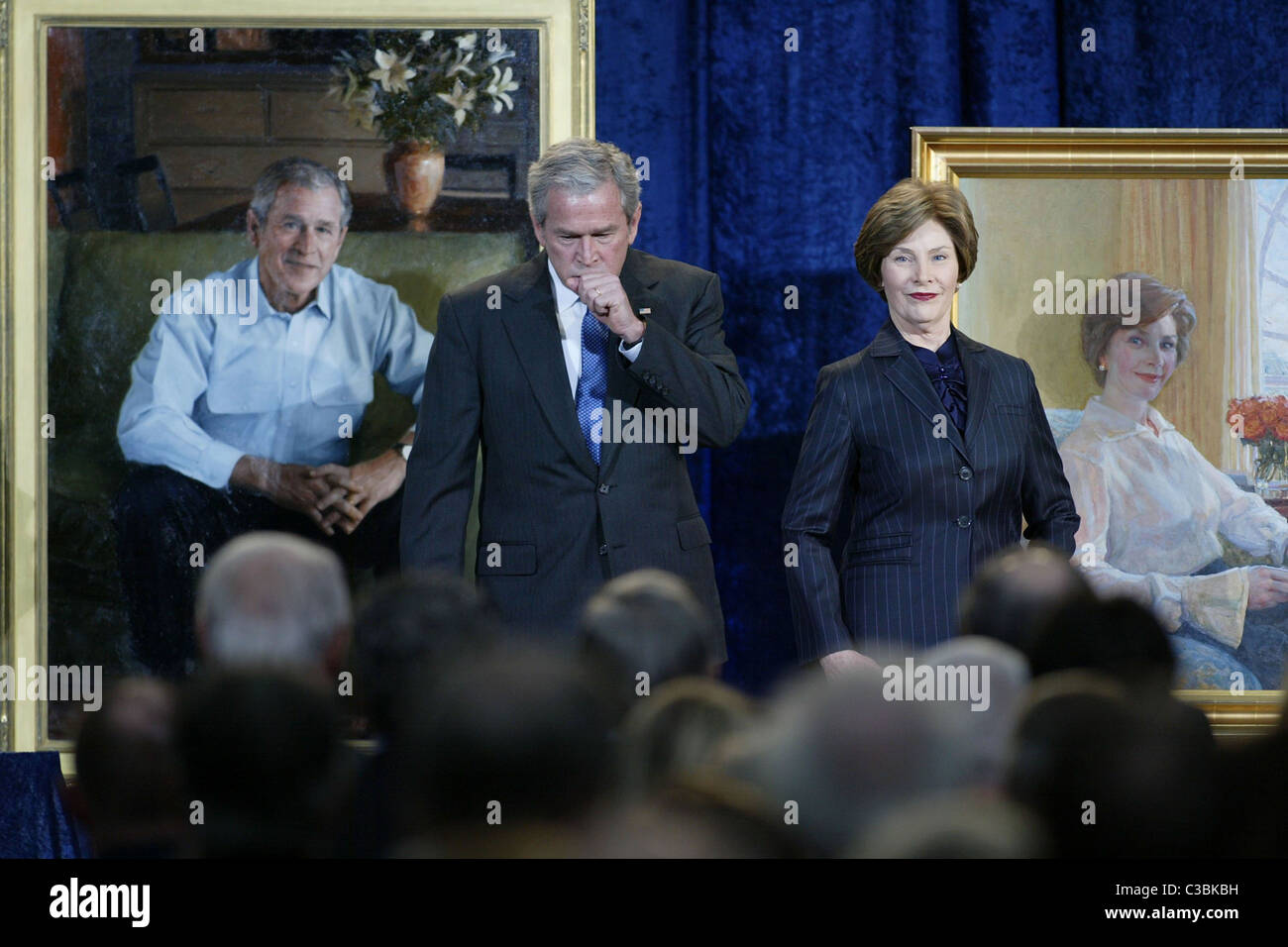 US President George W. Bush and First Lady Laura Bush unveil their ...