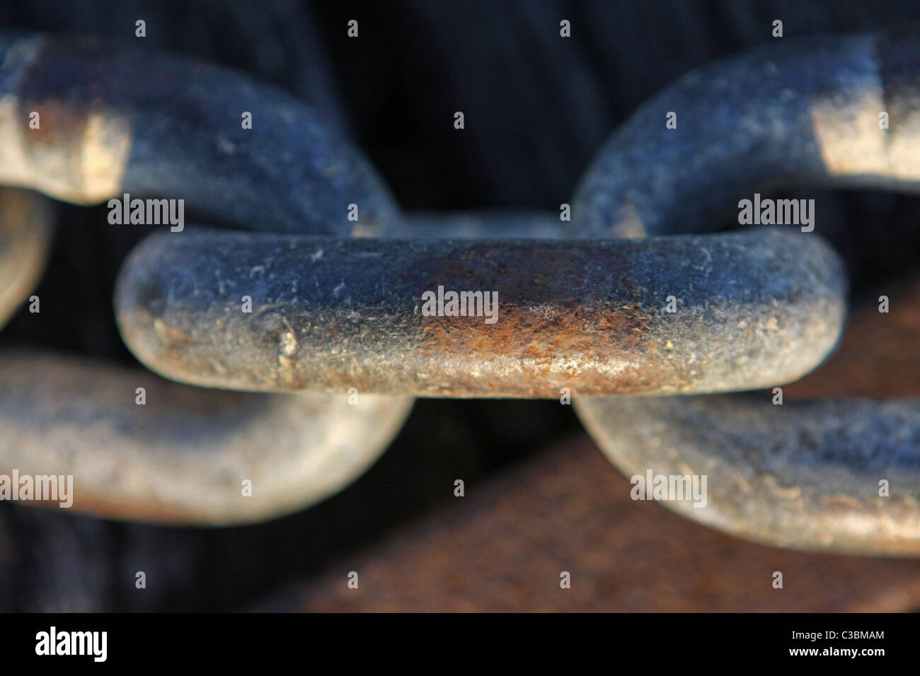 links in an old heavy metal chain Stock Photo - Alamy