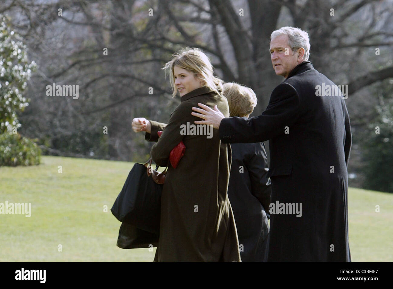 Jenna Hager (Jenna Bush), Laura Bush and US President George W Bush at ...