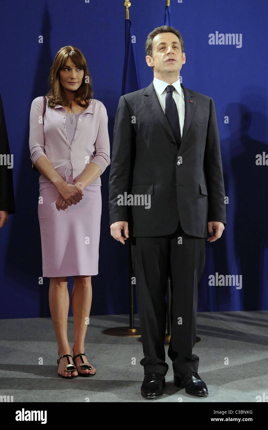 French President Nicolas Sarkozy and wife Carla Bruni Sarkozy Official ...