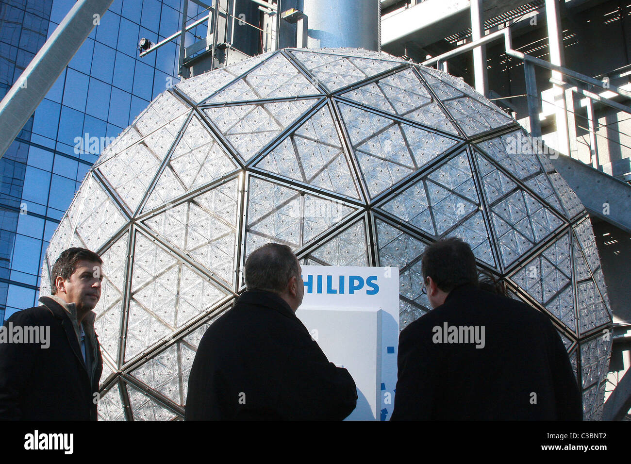 Tim Tompkins, Raul de Molina, Jeff Staus 2009 Times Square New Years ...