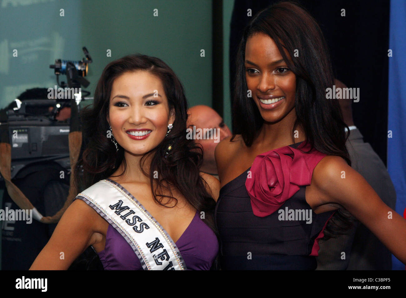 Miss New York Tracey Chang and model Quiana Grant 2009 Muscular ...