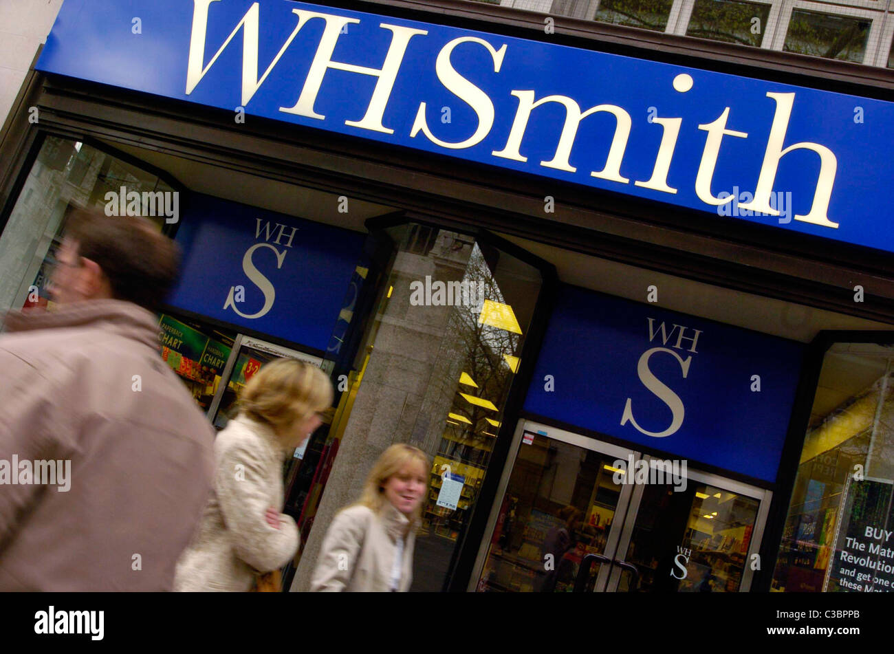 A whsmith store hi-res stock photography and images - Alamy