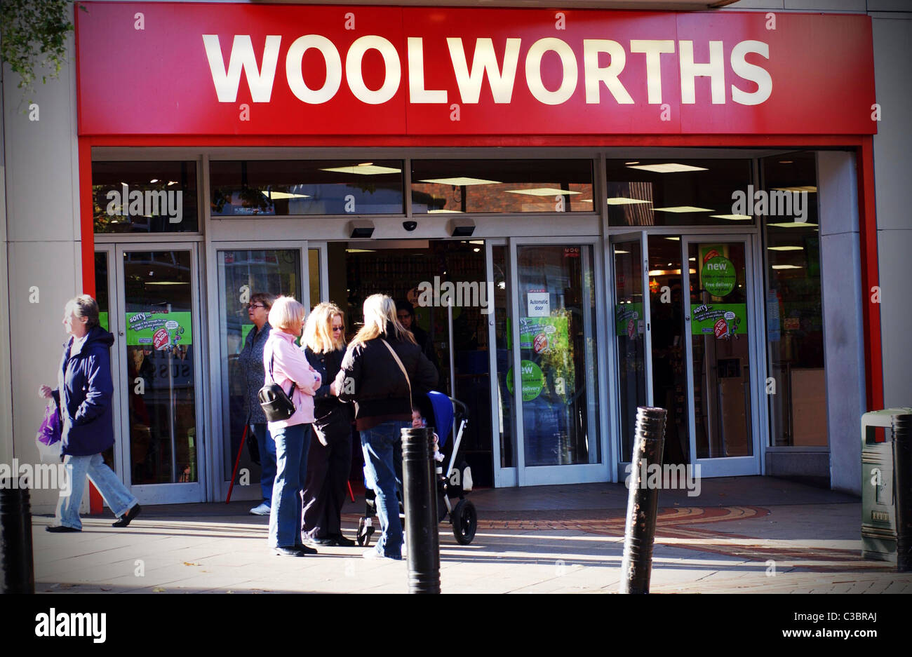 Exterior of a woolworths store hi-res stock photography and images - Alamy