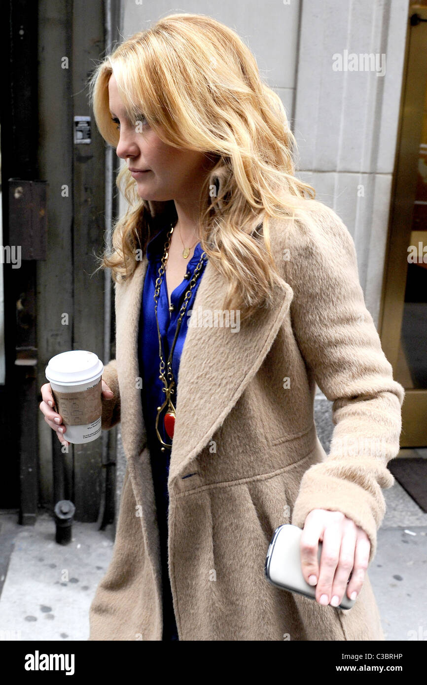 Kate Hudson leaving an office building after meeting up with her co ...