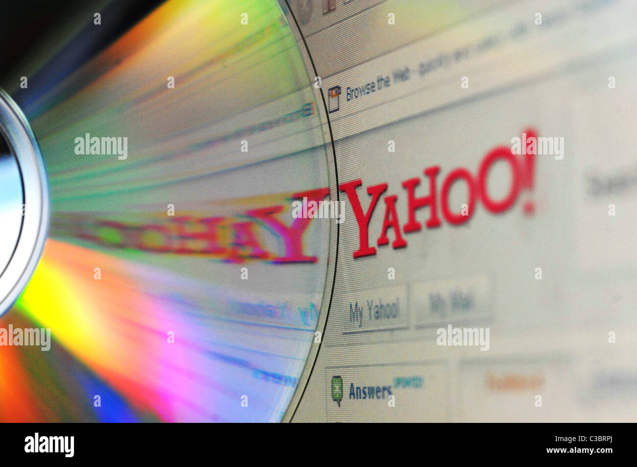 Yahoo search engine hi-res stock photography and images - Alamy