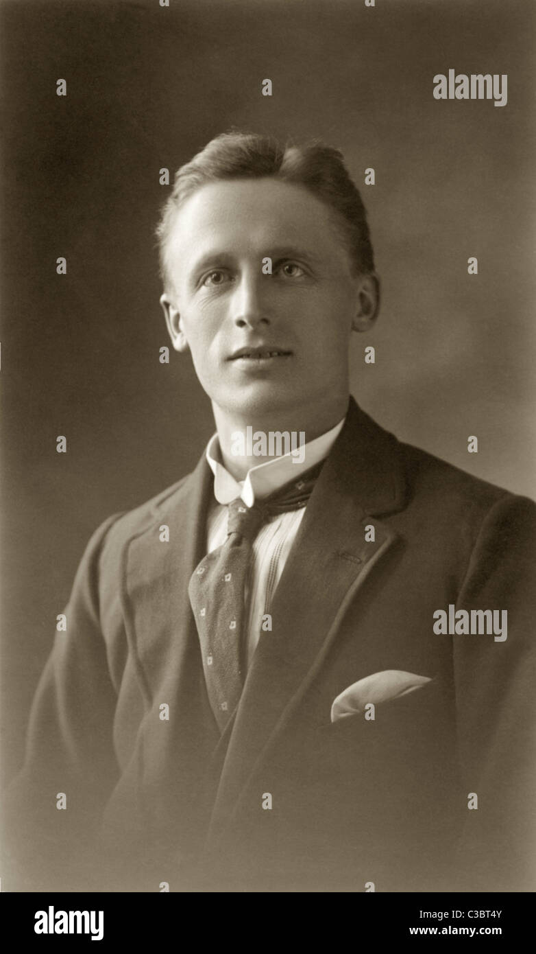 Historical Mens Fashion Stock Photos & Historical Mens Fashion Stock ...
