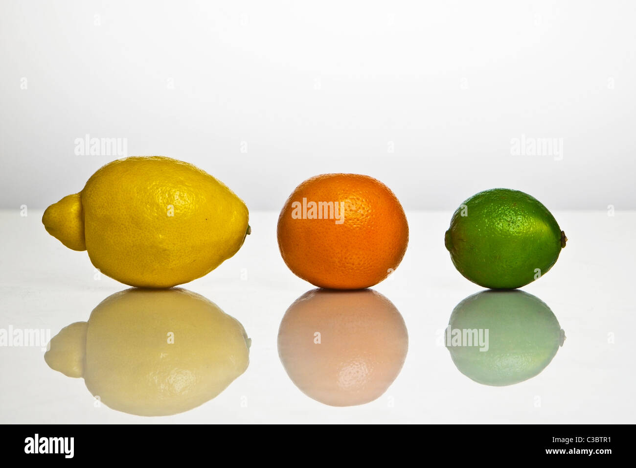 citrus fruits with reflection Stock Photo - Alamy