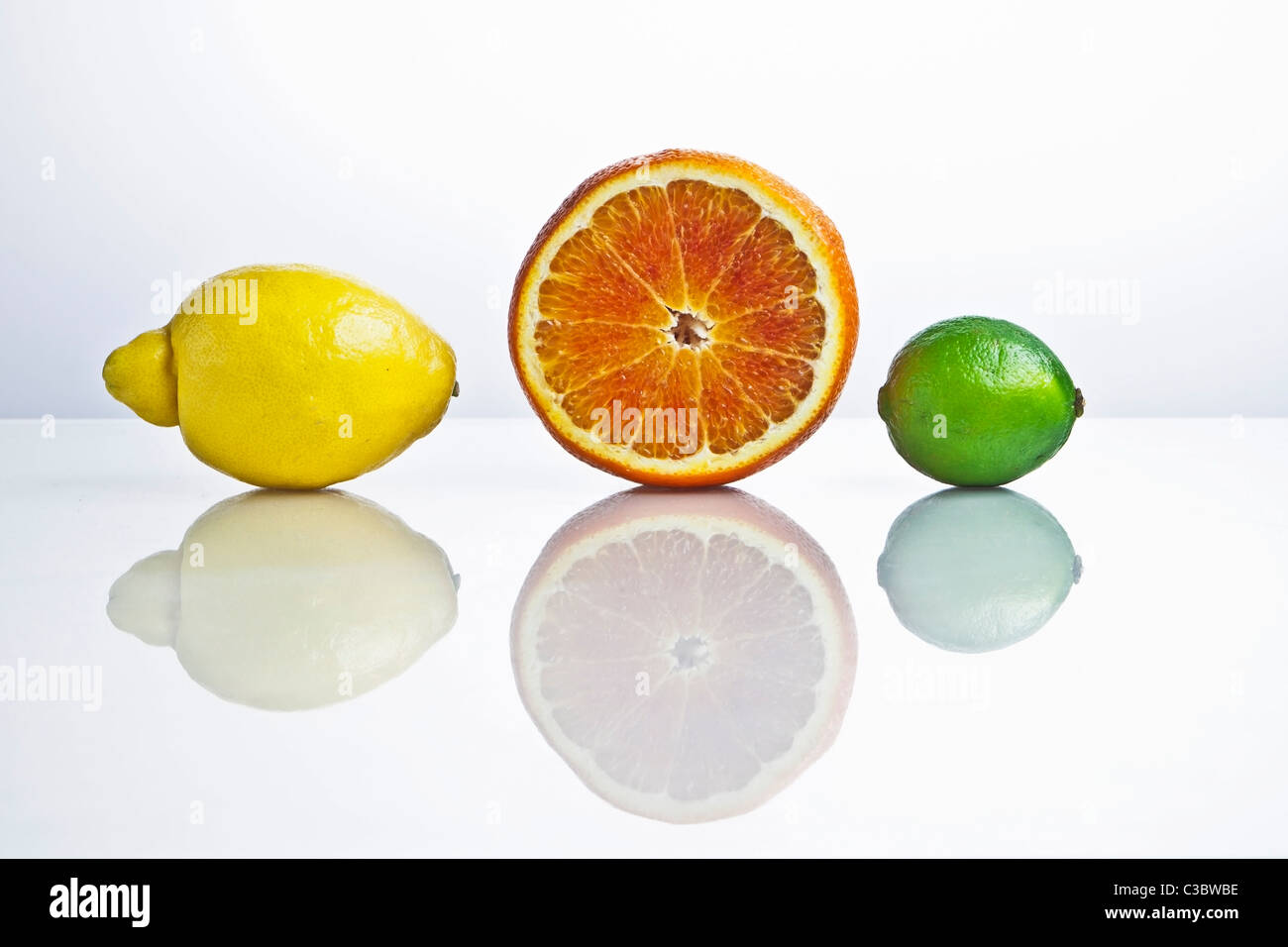 citrus fruits with reflection Stock Photo - Alamy