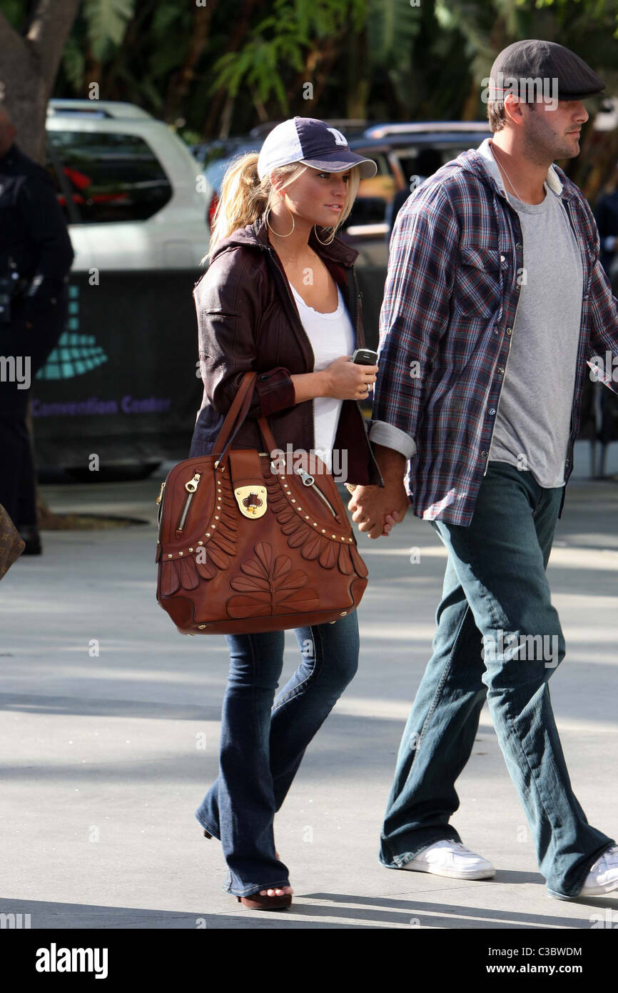 Jessica Simpson and Tony Roma arrive for the first game of the NBA ...