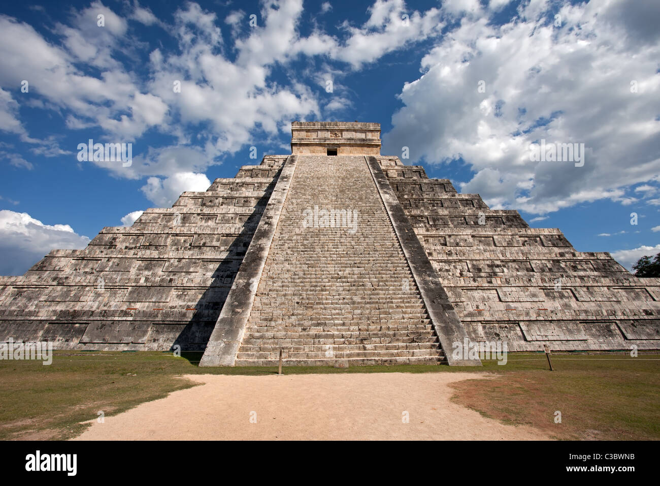 Chichen itza temple hi-res stock photography and images - Alamy