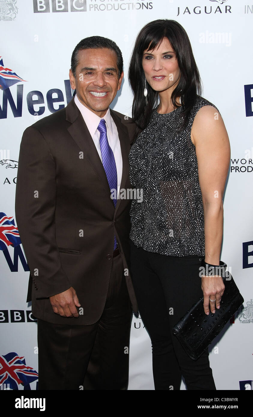 Lu parker and los angeles mayor antonio villaraigosa hi-res stock ...
