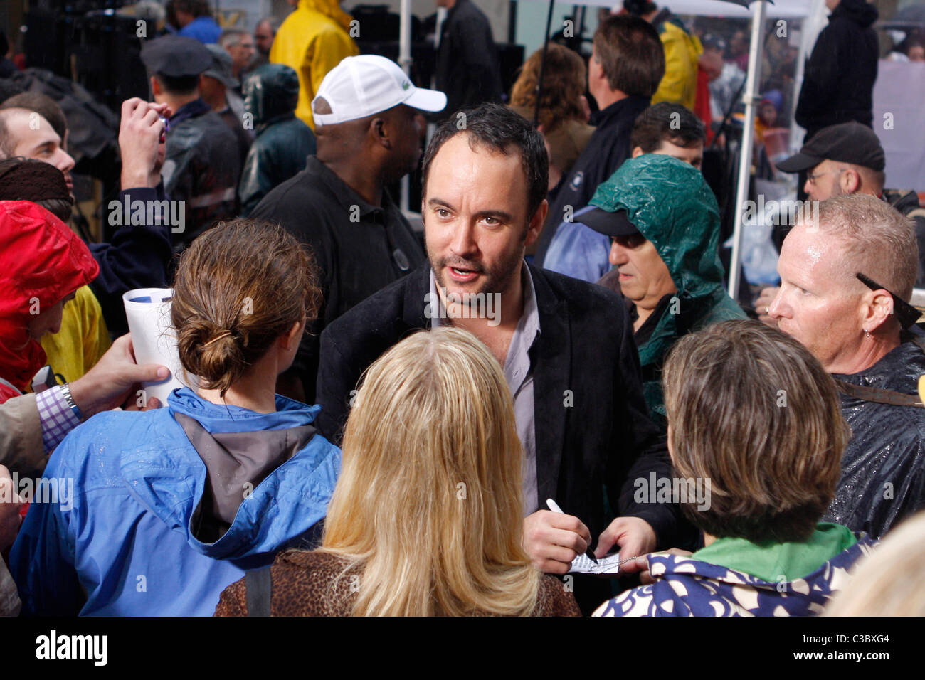 Dave Matthews greets fans Dave Matthews Band performing live on the ...