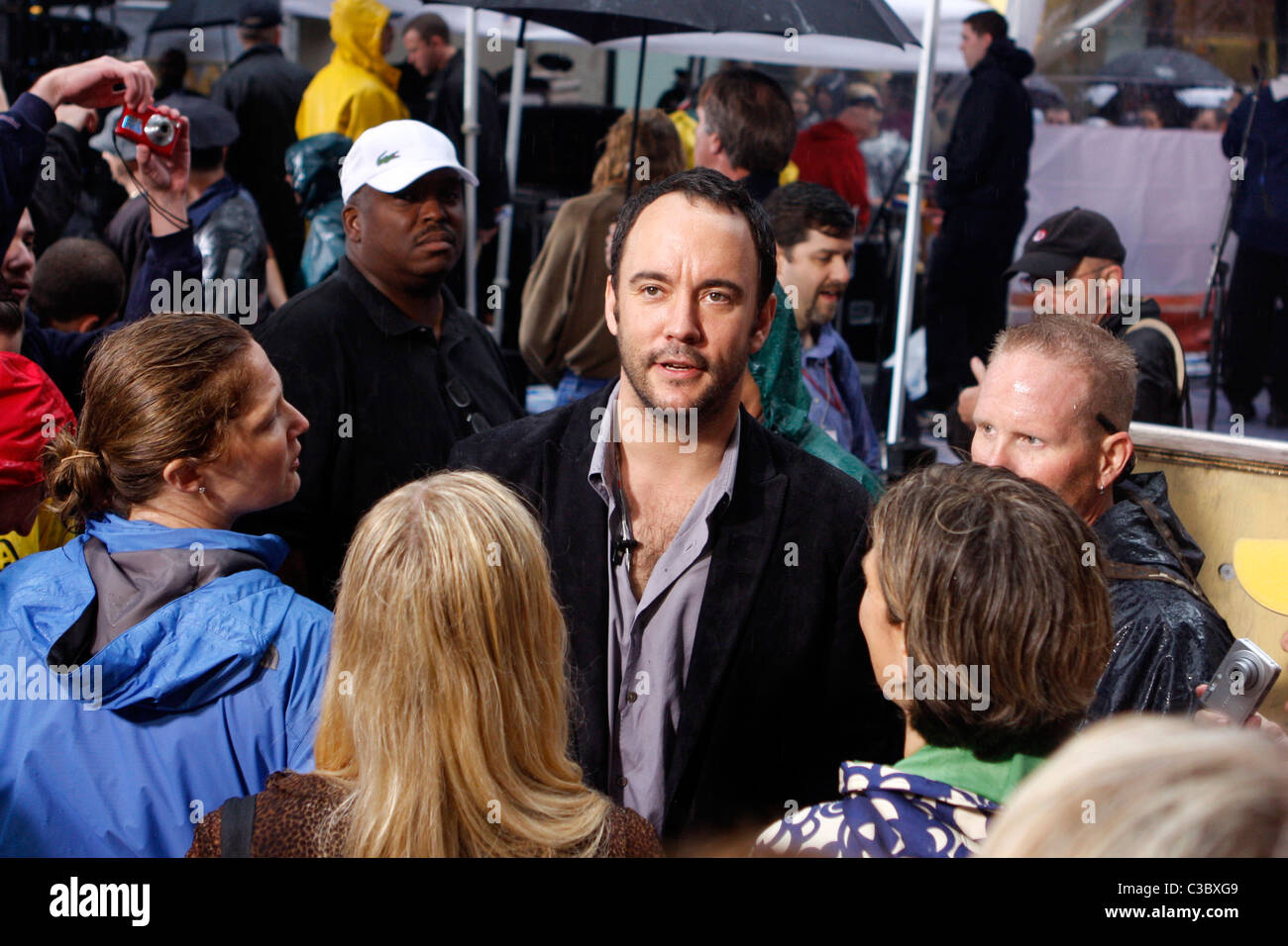 Dave Matthews greets fans Dave Matthews Band performing live on the ...