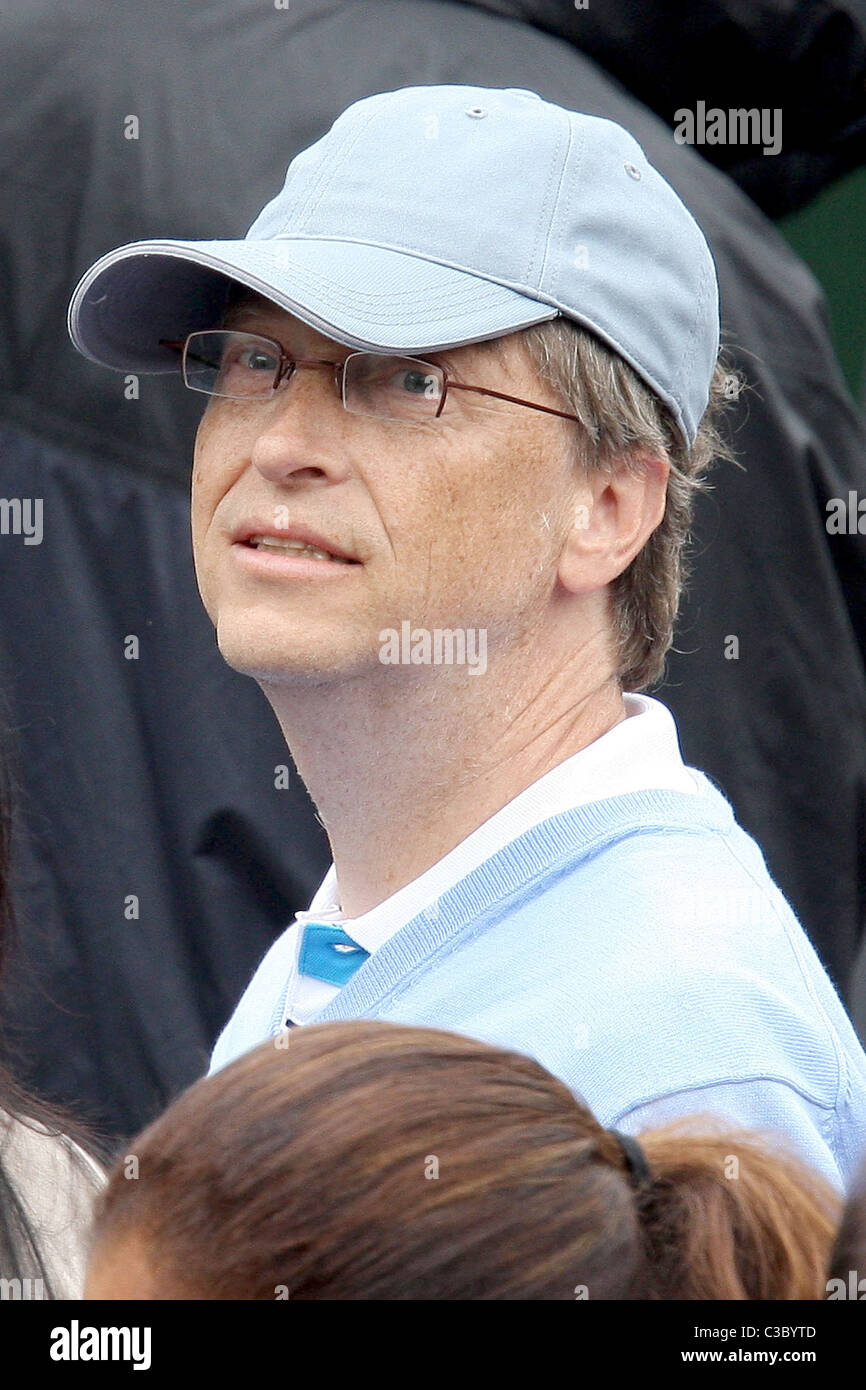 Bill Gates attends Les Internationaux de France de Roland Garros 2009 ...