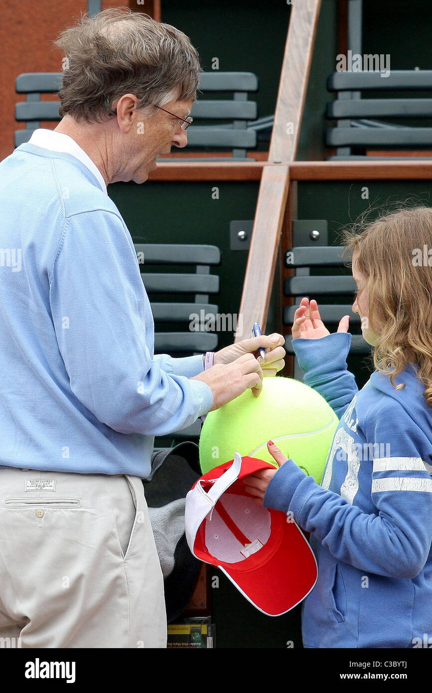 Bill Gates signs an autograph while he attends Les Internationaux de ...